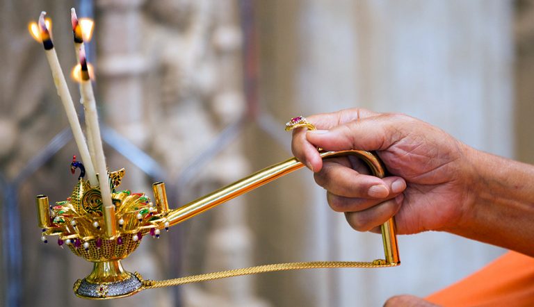 Arati – Deep Symbolism Behind Waving Lamp